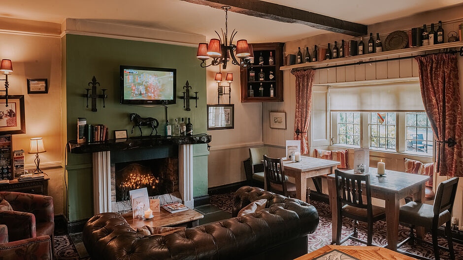 Pub, dining, hotel and beer garden in the Cotswolds - The Colesbourne Inn
